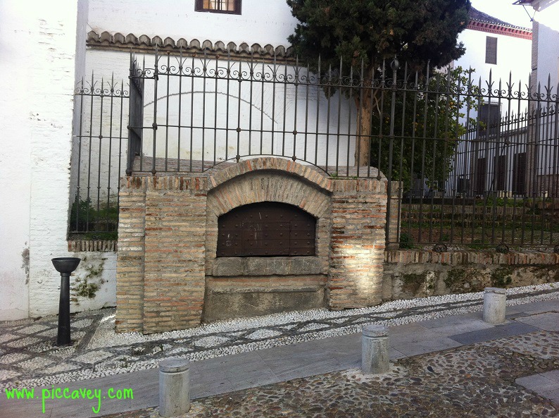 Albaicín Route of the Aljibes - Granada´s Historic Water Supply - Piccavey