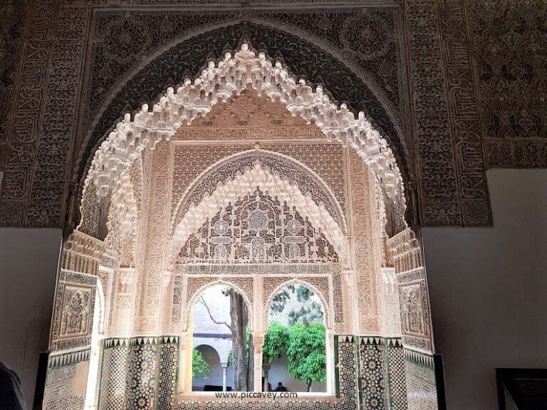 Secrets of the Alhambra Granada: The Writing on the Wall - Nasrid Palace